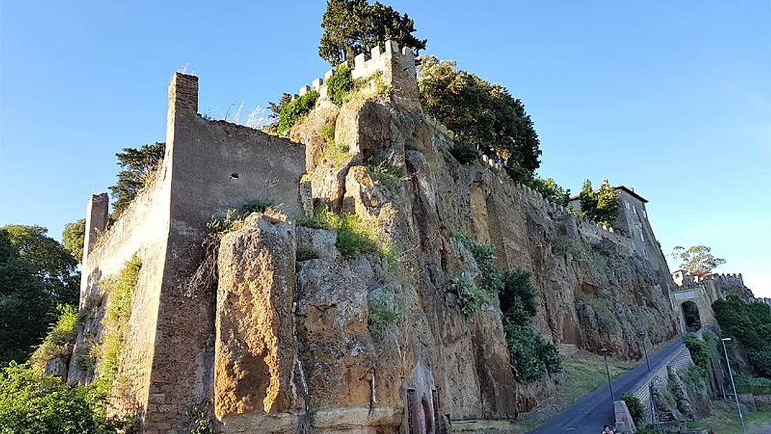 OSTIA ANTICA & CERI CASTLE TOUR DAY TOUR 7 HRS | Romeconnection
